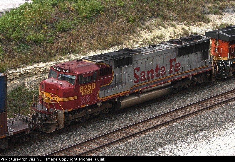 BNSF 8250